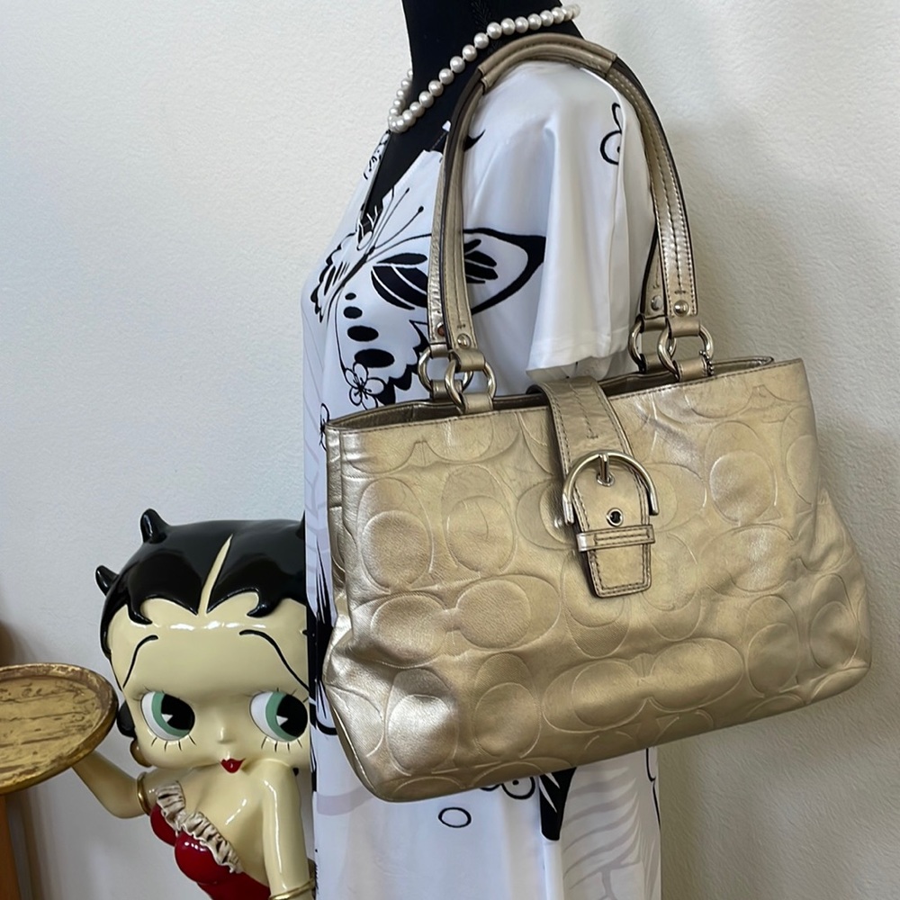 Coach F19448 Gold Soho Textured Signature Embossed Le… - Gem